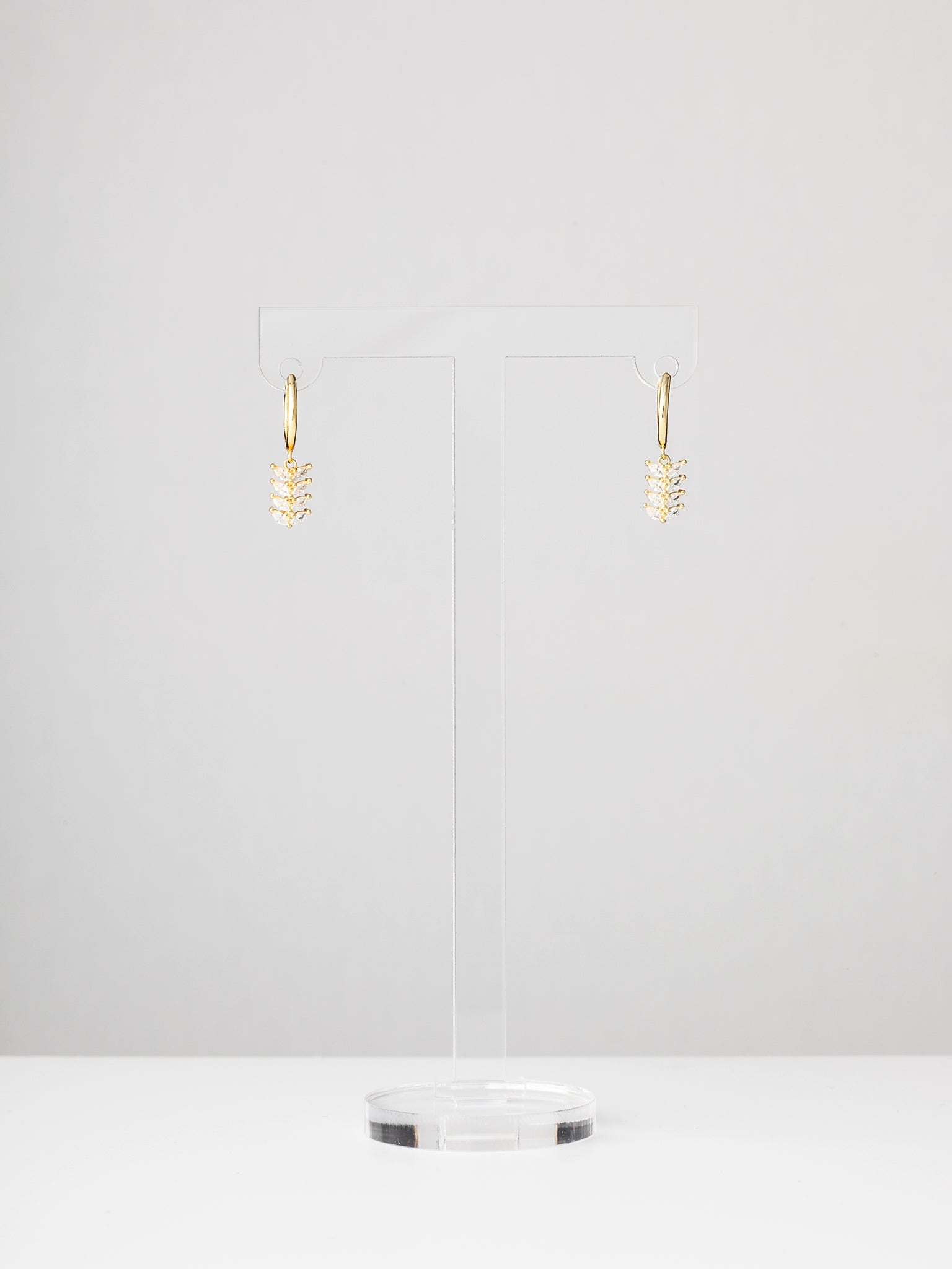 Hailey Drop Huggies in Crystal/Gold – Loja Watsons Bay